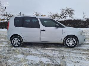 Grey Skoda Roomster 2012 in Telschi, with an engine capacity of 1.60 L and mileage of 338 thousand km for 2150 €, photo 4 on AUTOMOTO.COM.LV