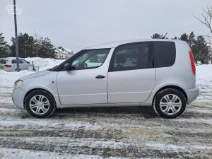 Grey Skoda Roomster 2012 in Telschi, with an engine capacity of 1.60 L and mileage of 338 thousand km for 2150 €, photo 5 on AUTOMOTO.COM.LV