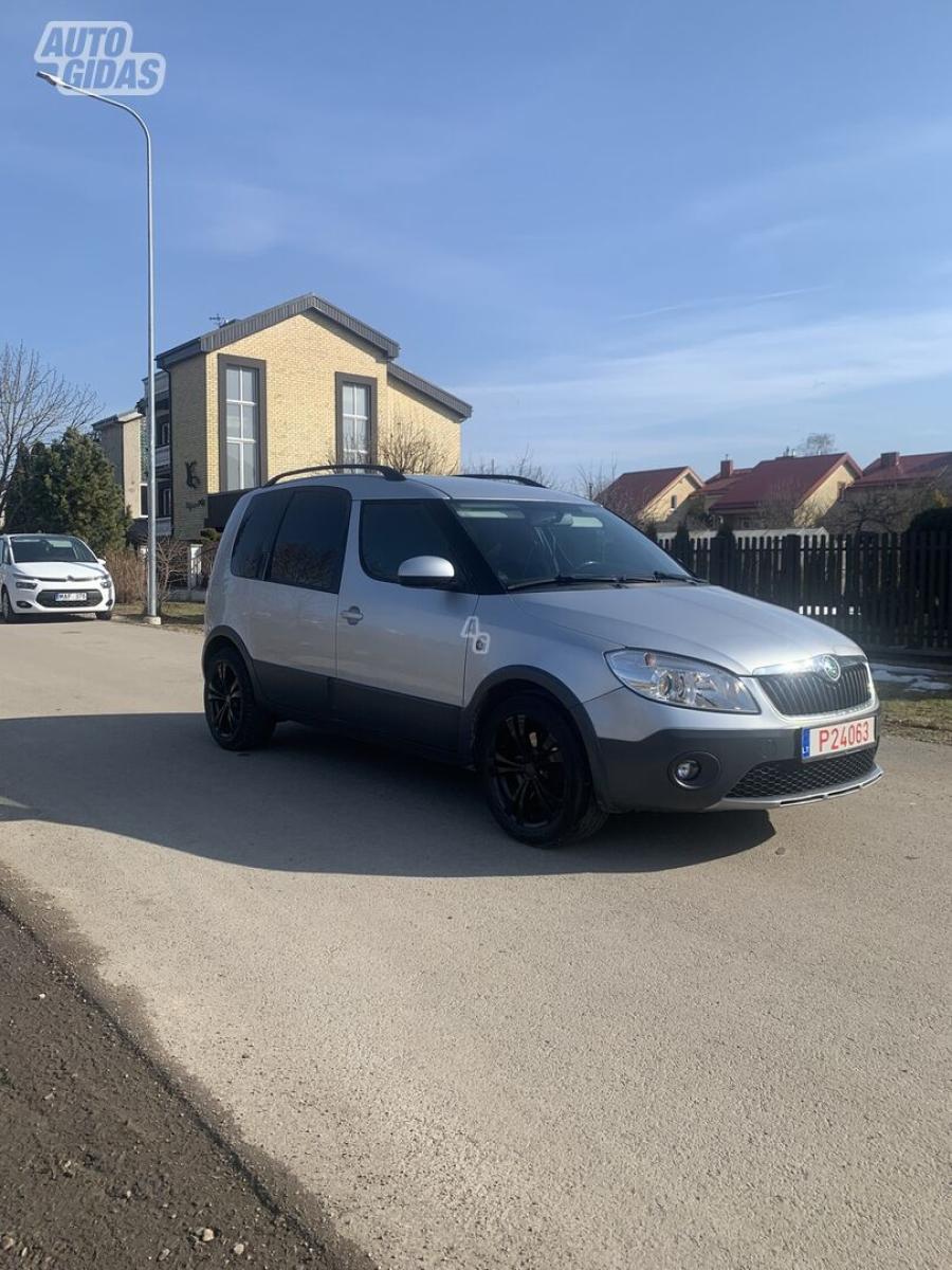 Grey Skoda Roomster 2012 in Siauliai, with an engine capacity of 1.60 L and mileage of 199 thousand km for 2450 €, photo 3 on AUTOMOTO.COM.LV