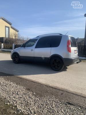 Grey Skoda Roomster 2012 in Siauliai, with an engine capacity of 1.60 L and mileage of 199 thousand km for 2450 €, photo 4 on AUTOMOTO.COM.LV