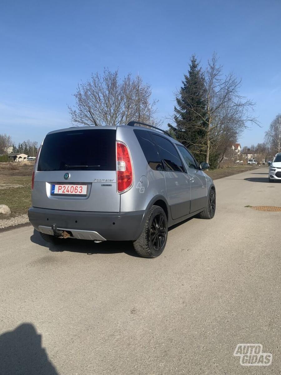 Grey Skoda Roomster 2012 in Siauliai, with an engine capacity of 1.60 L and mileage of 199 thousand km for 2450 €, photo 6 on AUTOMOTO.COM.LV