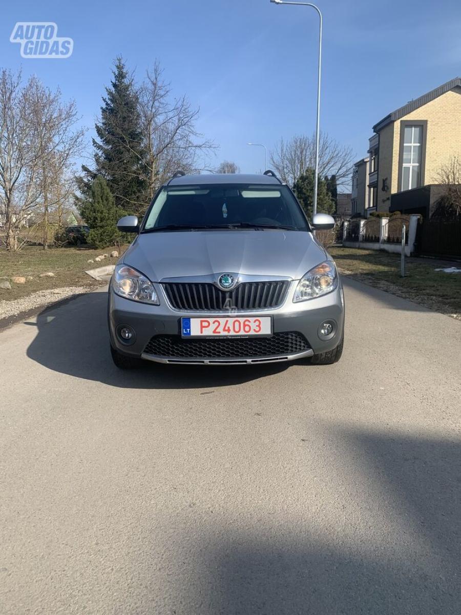 Grey Skoda Roomster 2012 in Siauliai, with an engine capacity of 1.60 L and mileage of 199 thousand km for 2450 €, photo 1 on AUTOMOTO.COM.LV