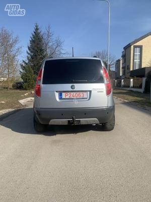 Grey Skoda Roomster 2012 in Siauliai, with an engine capacity of 1.60 L and mileage of 199 thousand km for 2450 €, photo 5 on AUTOMOTO.COM.LV