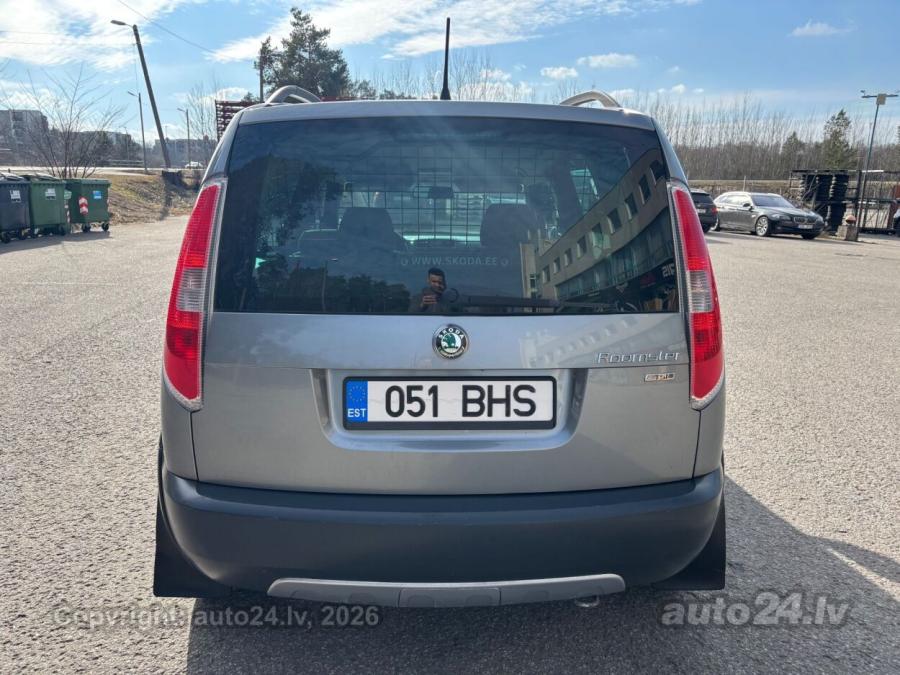 Pelēks Skoda Roomster 2012 Tallina, ar dzinēja tilpumu 1.20 L un nobraukumu 212 tūkst. km par 3590 €, foto 5 vietnē AUTOMOTO.COM.LV
