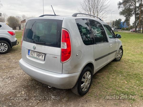 Grey Skoda Roomster 2012 in Tallinn, with an engine capacity of 1.60 L and mileage of 271 thousand km for 2790 €, photo 3 on AUTOMOTO.COM.LV