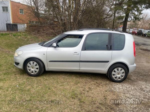 Grey Skoda Roomster 2012 in Tallinn, with an engine capacity of 1.60 L and mileage of 271 thousand km for 2790 €, photo 4 on AUTOMOTO.COM.LV