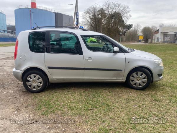 Grey Skoda Roomster 2012 in Tallinn, with an engine capacity of 1.60 L and mileage of 271 thousand km for 2790 €, photo 6 on AUTOMOTO.COM.LV