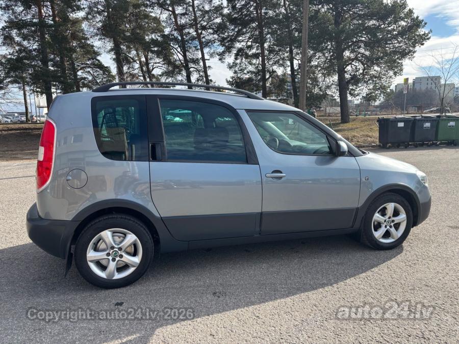 Grey Skoda Roomster 2012 in Tallinn, with an engine capacity of 1.20 L and mileage of 213 thousand km for 3590 €, photo 8 on AUTOMOTO.COM.LV