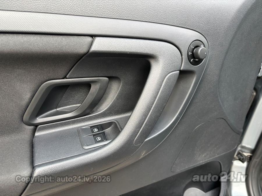 Grey Skoda Roomster 2012 in Tallinn, with an engine capacity of 1.20 L and mileage of 213 thousand km for 3590 €, photo 18 on AUTOMOTO.COM.LV