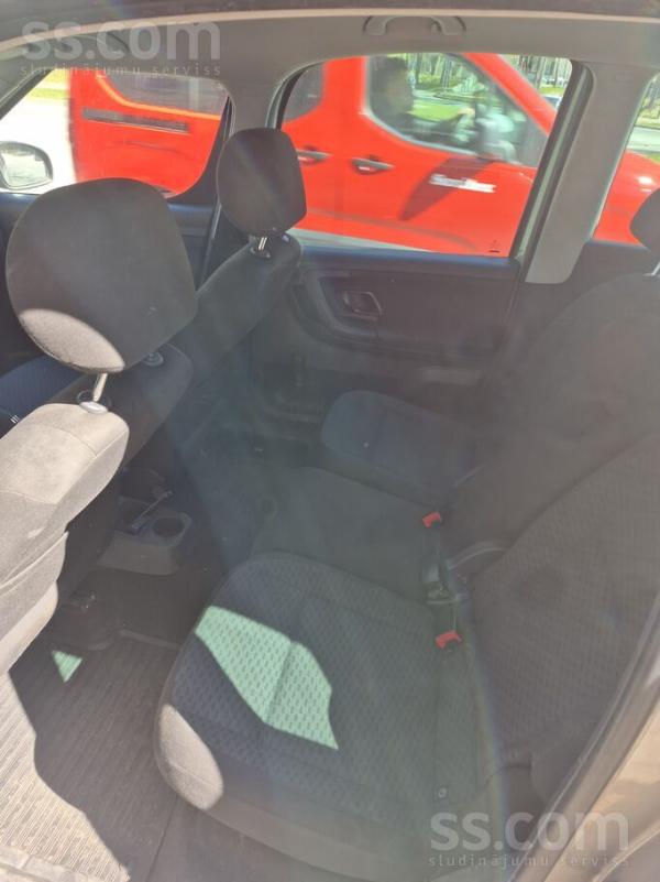 Pelēks Skoda Roomster 2012 Rīga, ar dzinēja tilpumu 1.60 L un nobraukumu 365 tūkst. km par 1200 €, foto 5 vietnē AUTOMOTO.COM.LV