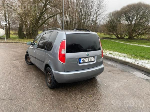 Grey Skoda Roomster 2012 in Riga, with an engine capacity of 1.60 L and mileage of 0 thousand km for 2250 €, photo 4 on AUTOMOTO.COM.LV