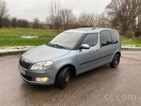 Grey Skoda Roomster 2012 in Riga, with an engine capacity of 1.60 L and mileage of 0 thousand km for 2250 €, photo 5 on AUTOMOTO.COM.LV