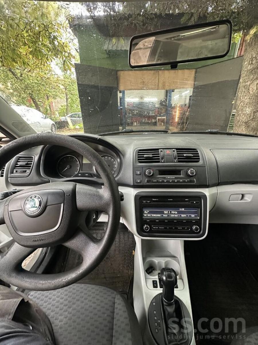 Pelēks Skoda Roomster 2012 Rīga, ar dzinēja tilpumu 1.20 L un nobraukumu 295 tūkst. km par 1800 €, foto 1 vietnē AUTOMOTO.COM.LV
