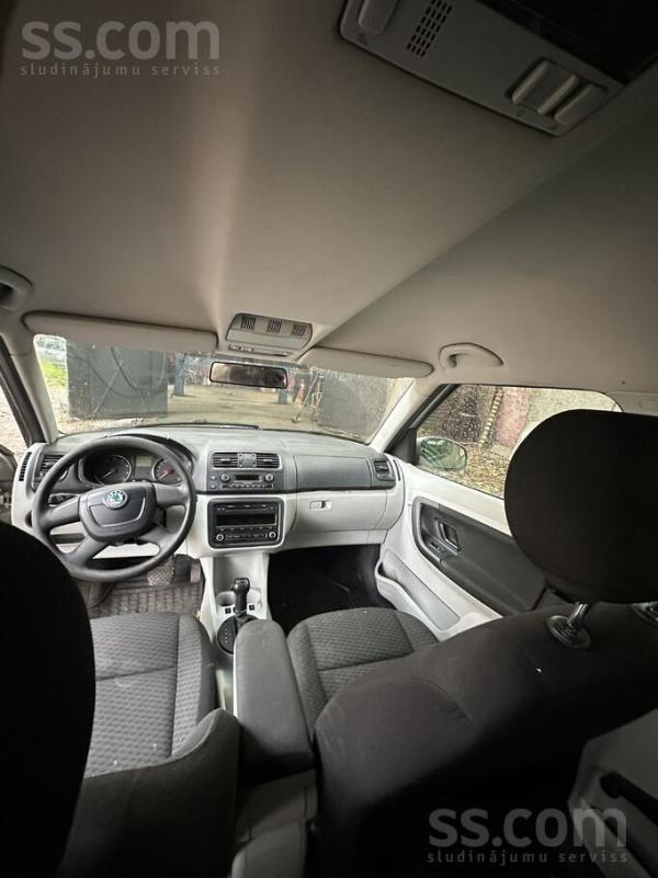 Pelēks Skoda Roomster 2012 Rīga, ar dzinēja tilpumu 1.20 L un nobraukumu 295 tūkst. km par 1800 €, foto 3 vietnē AUTOMOTO.COM.LV
