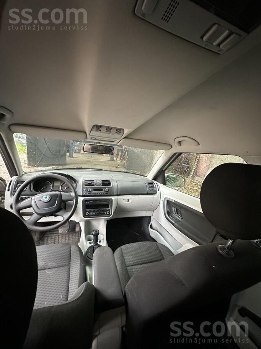 Pelēks Skoda Roomster 2012 Rīga, ar dzinēja tilpumu 1.20 L un nobraukumu 295 tūkst. km par 1800 €, foto 3 vietnē AUTOMOTO.COM.LV