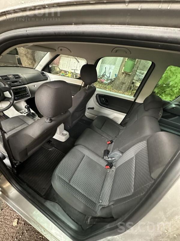 Pelēks Skoda Roomster 2012 Rīga, ar dzinēja tilpumu 1.20 L un nobraukumu 295 tūkst. km par 1800 €, foto 4 vietnē AUTOMOTO.COM.LV