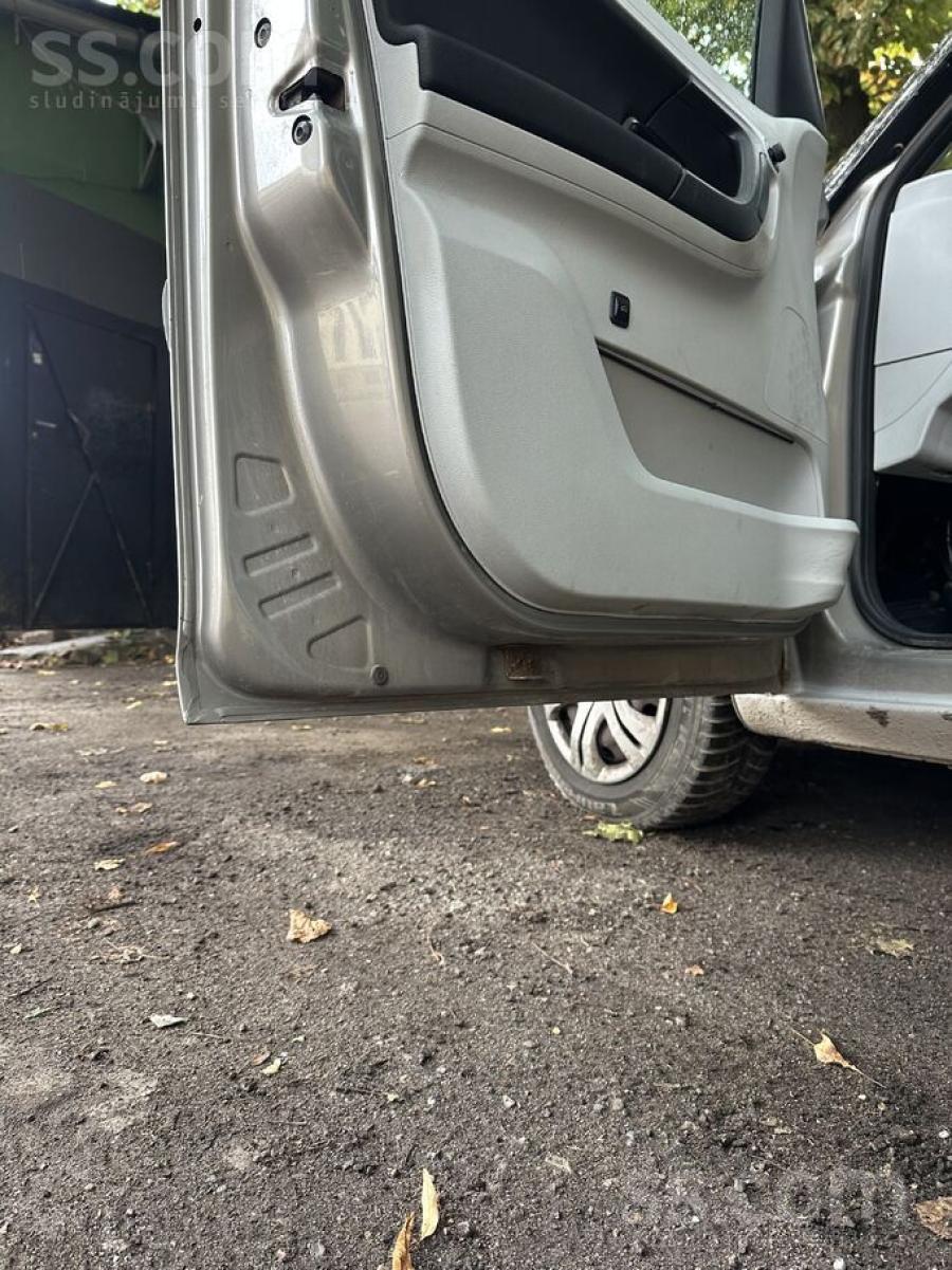 Pelēks Skoda Roomster 2012 Rīga, ar dzinēja tilpumu 1.20 L un nobraukumu 295 tūkst. km par 1800 €, foto 5 vietnē AUTOMOTO.COM.LV