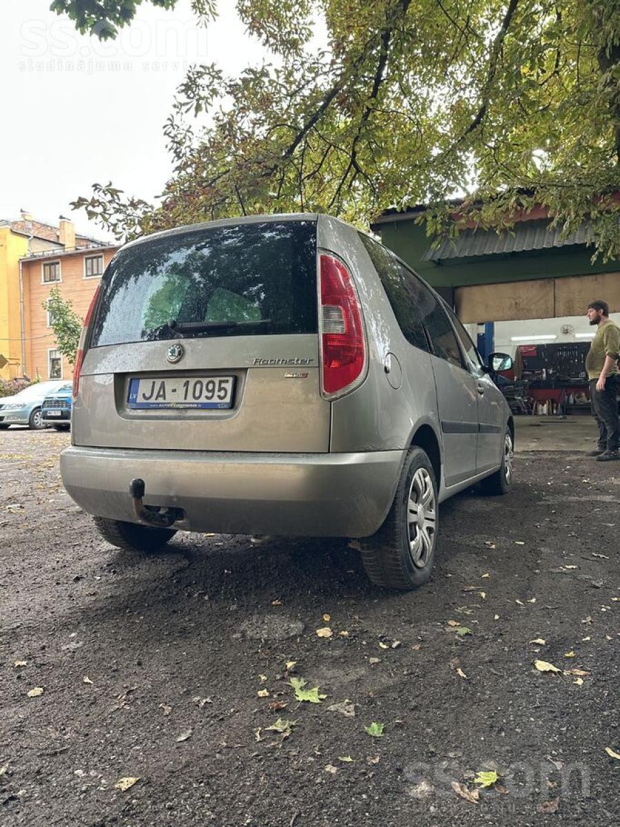 Pelēks Skoda Roomster 2012 Rīga, ar dzinēja tilpumu 1.20 L un nobraukumu 295 tūkst. km par 1800 €, foto 9 vietnē AUTOMOTO.COM.LV