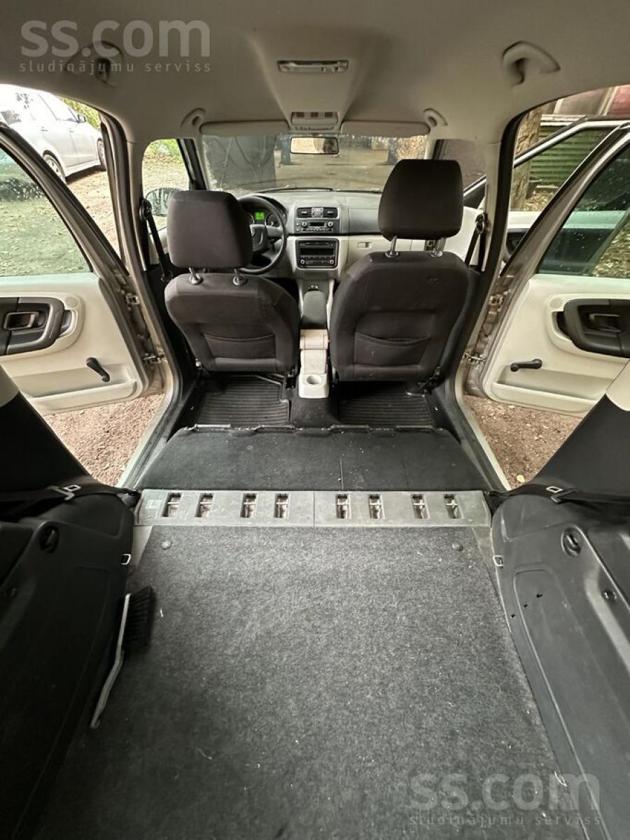 Pelēks Skoda Roomster 2012 Rīga, ar dzinēja tilpumu 1.20 L un nobraukumu 295 tūkst. km par 1800 €, foto 15 vietnē AUTOMOTO.COM.LV