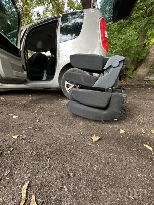 Pelēks Skoda Roomster 2012 Rīga, ar dzinēja tilpumu 1.20 L un nobraukumu 295 tūkst. km par 1800 €, foto 19 vietnē AUTOMOTO.COM.LV
