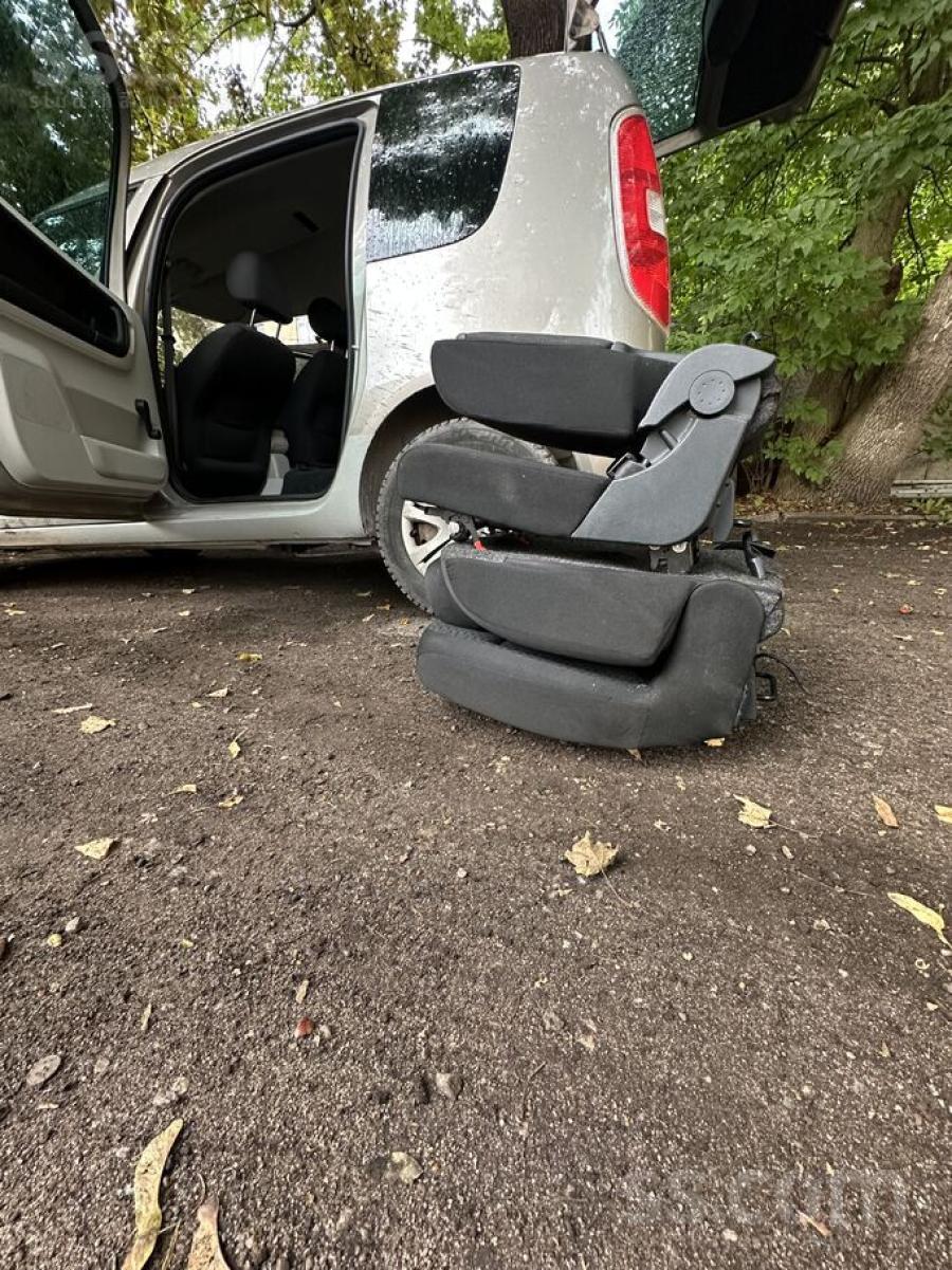 Pelēks Skoda Roomster 2012 Rīga, ar dzinēja tilpumu 1.20 L un nobraukumu 295 tūkst. km par 1800 €, foto 19 vietnē AUTOMOTO.COM.LV