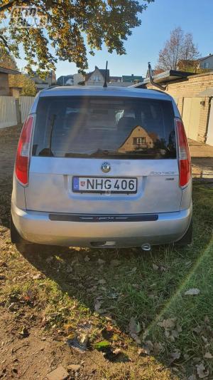 Grey Skoda Roomster 2013 in Kaunas, with an engine capacity of 1.60 L and mileage of 460 thousand km for 3300 €, photo 3 on AUTOMOTO.COM.LV