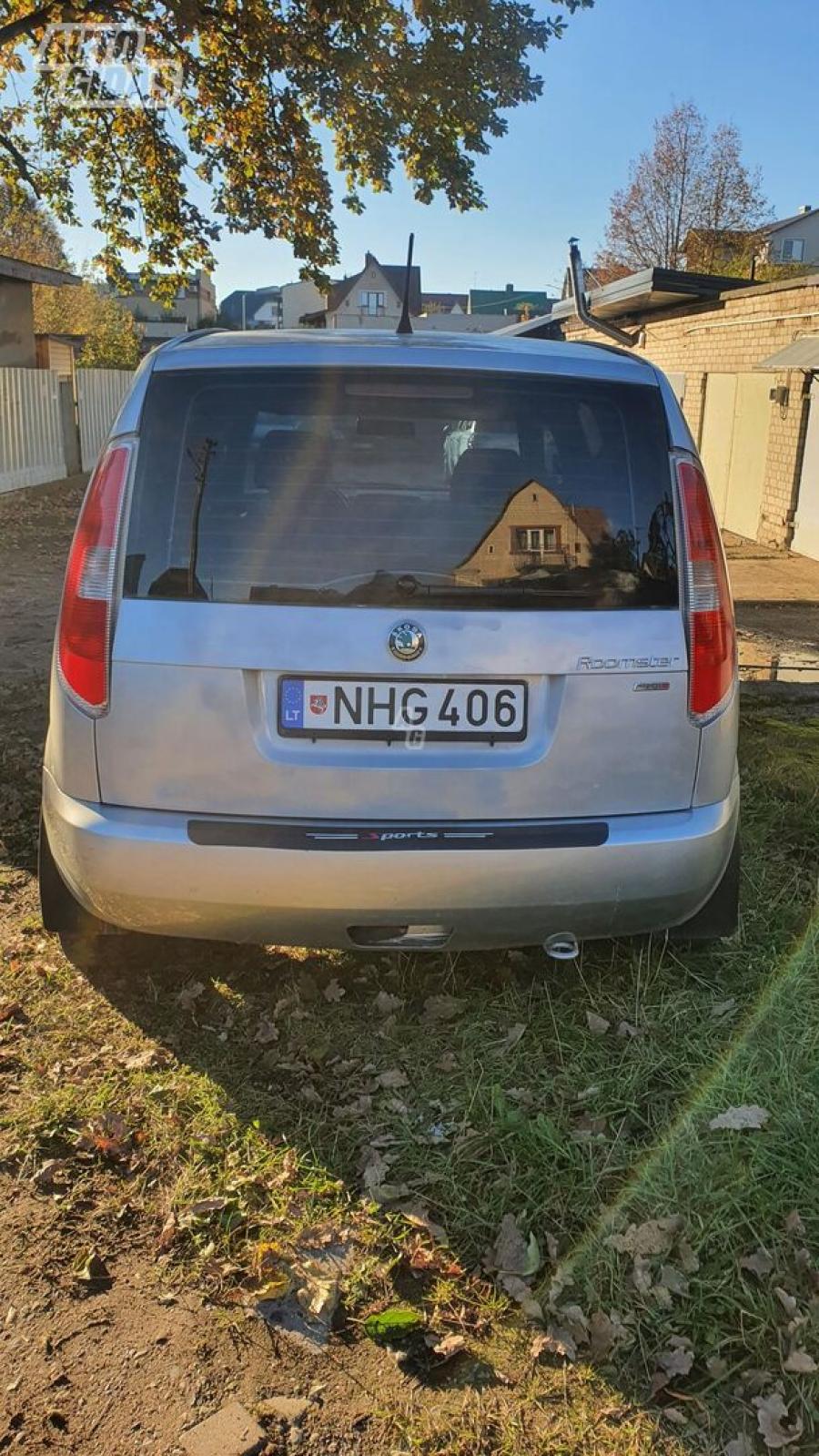 Grey Skoda Roomster 2013 in Kaunas, with an engine capacity of 1.60 L and mileage of 460 thousand km for 3300 €, photo 3 on AUTOMOTO.COM.LV