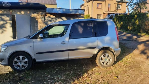 Grey Skoda Roomster 2013 in Kaunas, with an engine capacity of 1.60 L and mileage of 460 thousand km for 3300 €, photo 6 on AUTOMOTO.COM.LV