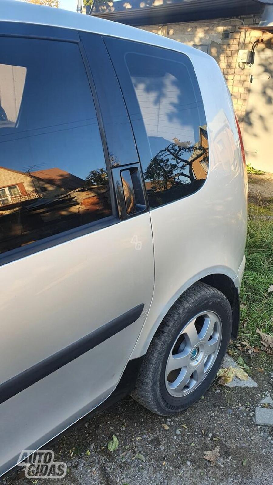 Grey Skoda Roomster 2013 in Kaunas, with an engine capacity of 1.60 L and mileage of 460 thousand km for 3300 €, photo 12 on AUTOMOTO.COM.LV