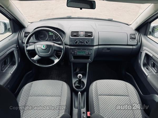 Pelēks Skoda Roomster 2013 Tallina, ar dzinēja tilpumu 1.60 L un nobraukumu 188 tūkst. km par 3290 €, foto 6 vietnē AUTOMOTO.COM.LV