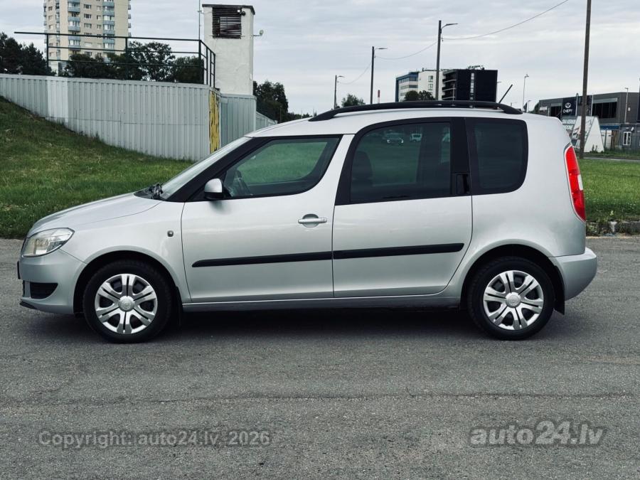 Pelēks Skoda Roomster 2013 Tallina, ar dzinēja tilpumu 1.60 L un nobraukumu 188 tūkst. km par 3290 €, foto 3 vietnē AUTOMOTO.COM.LV