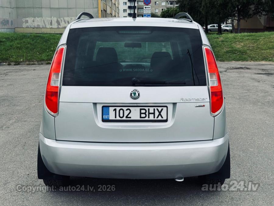 Pelēks Skoda Roomster 2013 Tallina, ar dzinēja tilpumu 1.60 L un nobraukumu 188 tūkst. km par 3290 €, foto 4 vietnē AUTOMOTO.COM.LV
