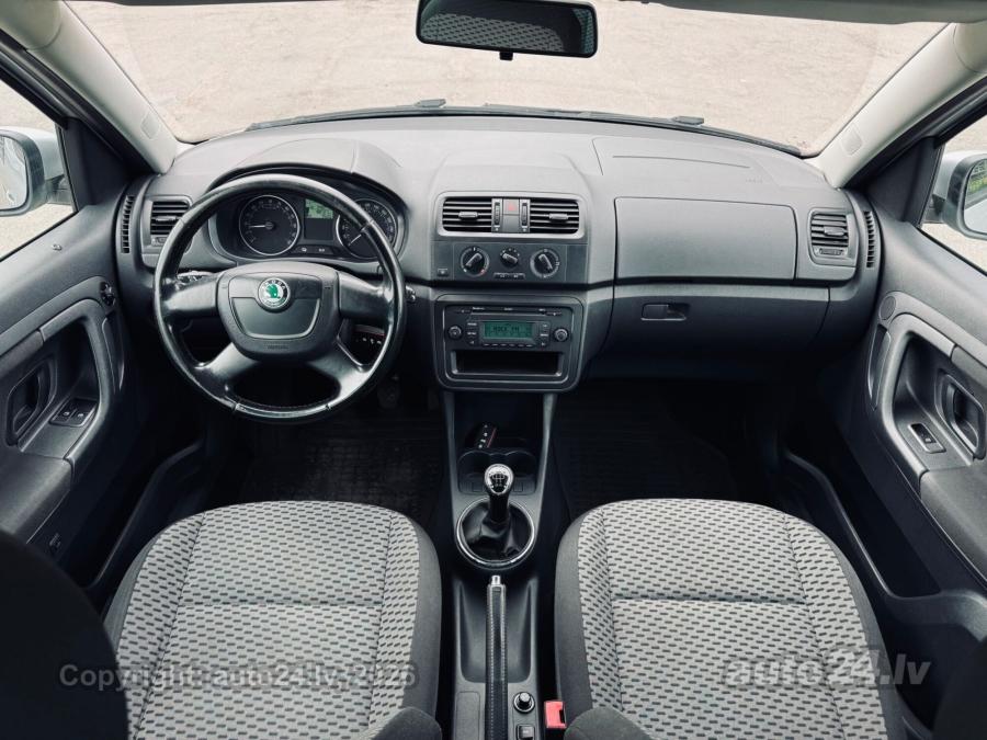 Pelēks Skoda Roomster 2013 Tallina, ar dzinēja tilpumu 1.60 L un nobraukumu 188 tūkst. km par 3290 €, foto 7 vietnē AUTOMOTO.COM.LV