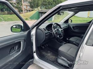 Pelēks Skoda Roomster 2013 Tallina, ar dzinēja tilpumu 1.60 L un nobraukumu 188 tūkst. km par 3290 €, foto 8 vietnē AUTOMOTO.COM.LV