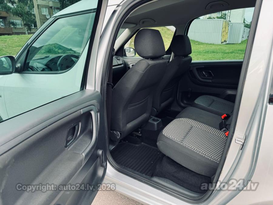 Pelēks Skoda Roomster 2013 Tallina, ar dzinēja tilpumu 1.60 L un nobraukumu 188 tūkst. km par 3290 €, foto 9 vietnē AUTOMOTO.COM.LV