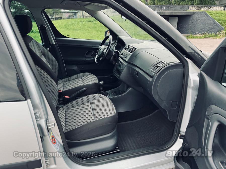 Pelēks Skoda Roomster 2013 Tallina, ar dzinēja tilpumu 1.60 L un nobraukumu 188 tūkst. km par 3290 €, foto 13 vietnē AUTOMOTO.COM.LV