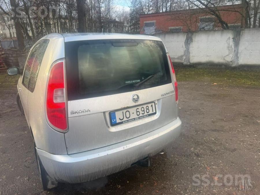 Grey Skoda Roomster 2014 in Riga, with an engine capacity of 1.60 L and mileage of 0 thousand km for 3500 €, photo 4 on AUTOMOTO.COM.LV