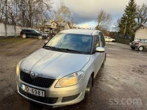 Grey Skoda Roomster 2014 in Riga, with an engine capacity of 1.60 L and mileage of 0 thousand km for 3500 €, photo 5 on AUTOMOTO.COM.LV