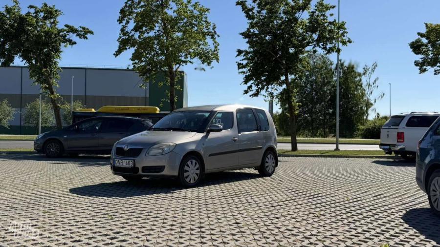 Skoda Roomster 2008 in Siauliai, with an engine capacity of 1.40 L and mileage of 260 thousand km for 1650 €, photo 1 on AUTOMOTO.COM.LV