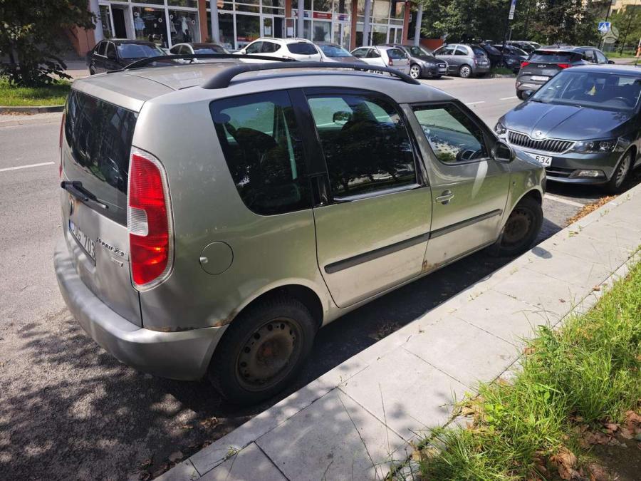 Skoda Roomster 2008 in Vilnius, with an engine capacity of 1.42 L and mileage of 345 thousand km for 999 €, photo 4 on AUTOMOTO.COM.LV