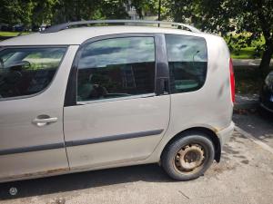 Skoda Roomster 2008 in Vilnius, with an engine capacity of 1.42 L and mileage of 345 thousand km for 999 €, photo 5 on AUTOMOTO.COM.LV
