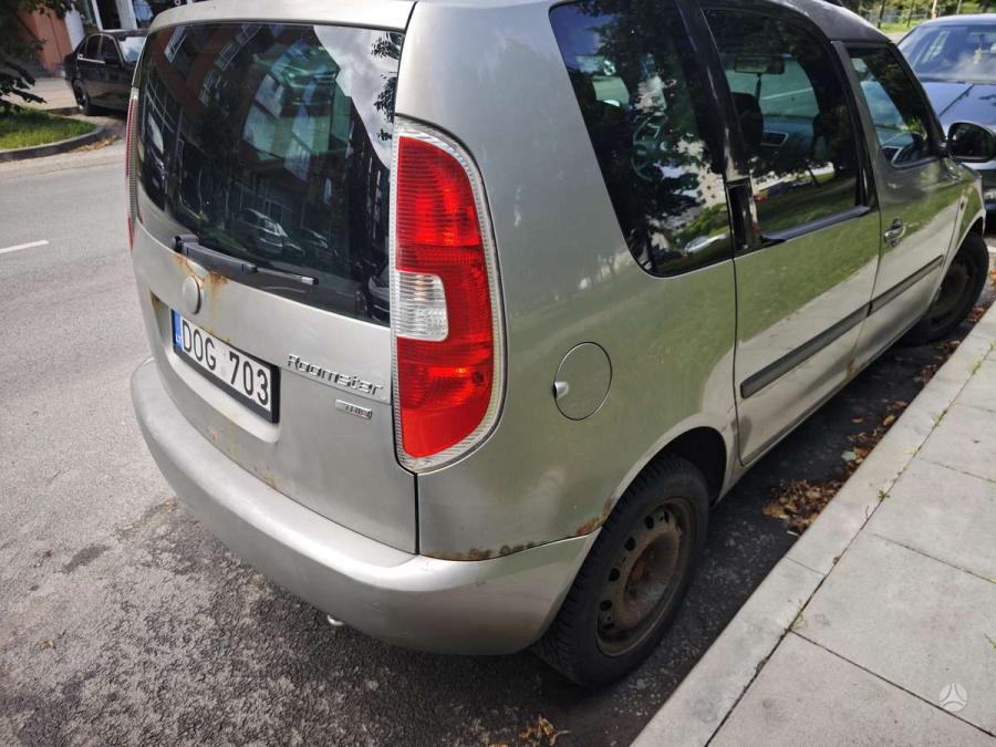 Skoda Roomster 2008 in Vilnius, with an engine capacity of 1.42 L and mileage of 345 thousand km for 999 €, photo 12 on AUTOMOTO.COM.LV