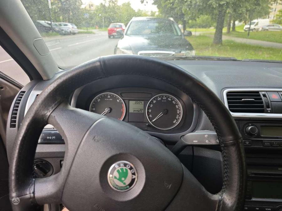 Skoda Roomster 2008 in Vilnius, with an engine capacity of 1.42 L and mileage of 345 thousand km for 999 €, photo 18 on AUTOMOTO.COM.LV