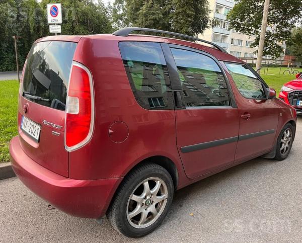 Sarkans Skoda Roomster 2007 Rīga, ar dzinēja tilpumu 1.90 L un nobraukumu 266 tūkst. km par 2000 €, foto 2 vietnē AUTOMOTO.COM.LV