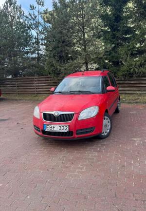 Sarkans Skoda Roomster 2008 Viļņa, ar dzinēja tilpumu 1.39 L un nobraukumu 398 tūkst. km par 1300 €, foto  vietnē AUTOMOTO.COM.LV