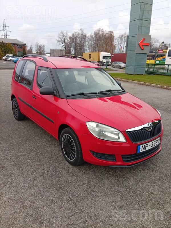 Sarkans Skoda Roomster 2013 Rīga, ar dzinēja tilpumu 1.60 L un nobraukumu 458 tūkst. km par 2500 €, foto 1 vietnē AUTOMOTO.COM.LV