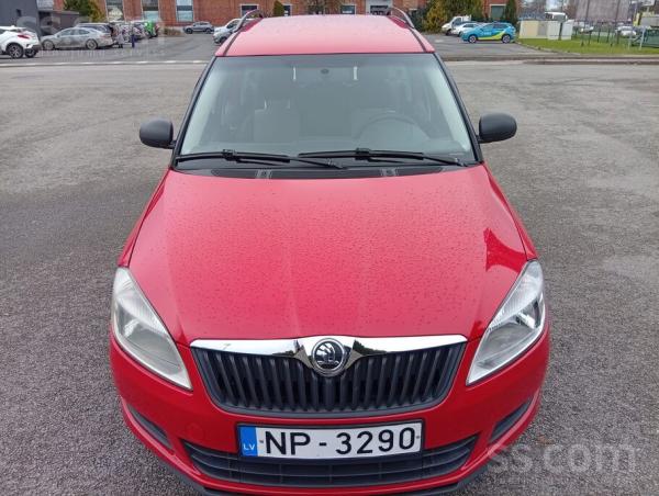 Sarkans Skoda Roomster 2013 Rīga, ar dzinēja tilpumu 1.60 L un nobraukumu 458 tūkst. km par 2500 €, foto 3 vietnē AUTOMOTO.COM.LV