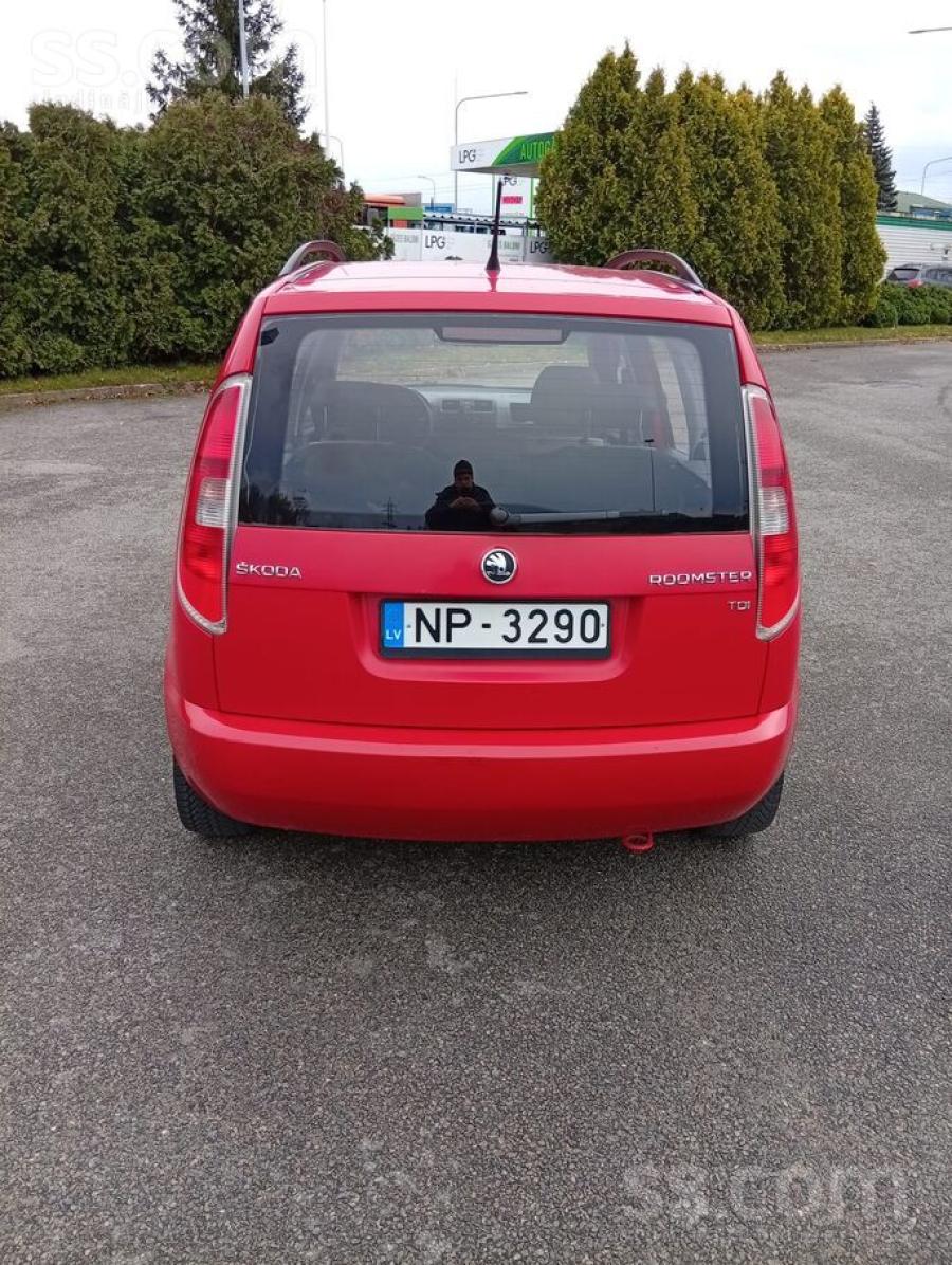 Sarkans Skoda Roomster 2013 Rīga, ar dzinēja tilpumu 1.60 L un nobraukumu 458 tūkst. km par 2500 €, foto 5 vietnē AUTOMOTO.COM.LV