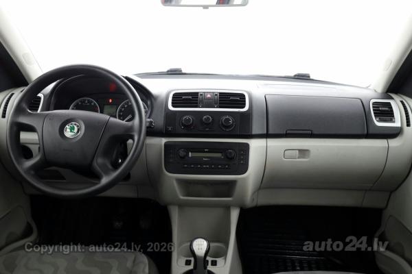 Red Skoda Roomster 2006 in Tallinn, with an engine capacity of 1.20 L and mileage of 109 thousand km for 2199 €, photo 5 on AUTOMOTO.COM.LV