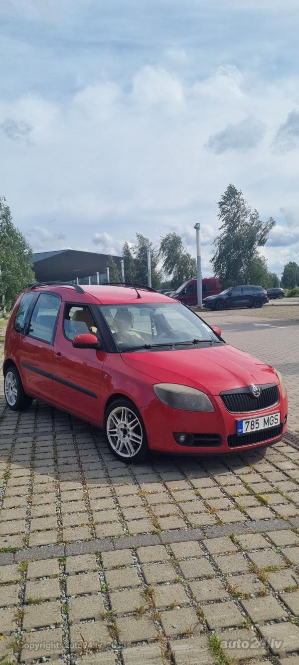 Red Skoda Roomster 2007 in Tallinn, with an engine capacity of 1.60 L and mileage of 373 thousand km for 1999 €, photo 1 on AUTOMOTO.COM.LV